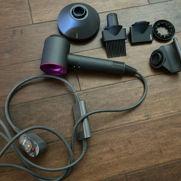 Dyson | Bath & Body | Dyson Supersonic Hair Dryer And Attachments ...